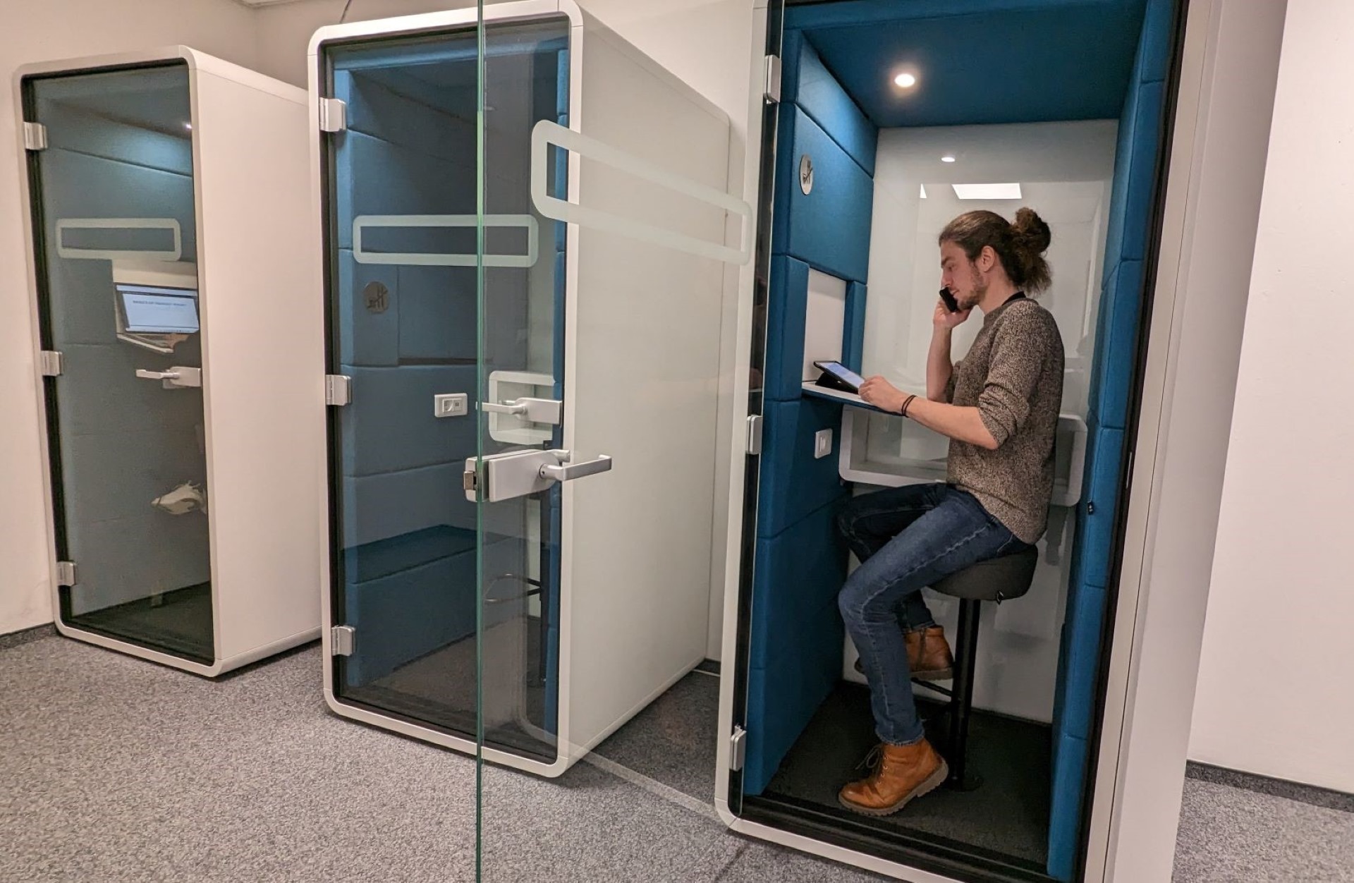 Bib-Chatboxen für ungestörte Telefonate und Video-Meetings | Hochschule ...