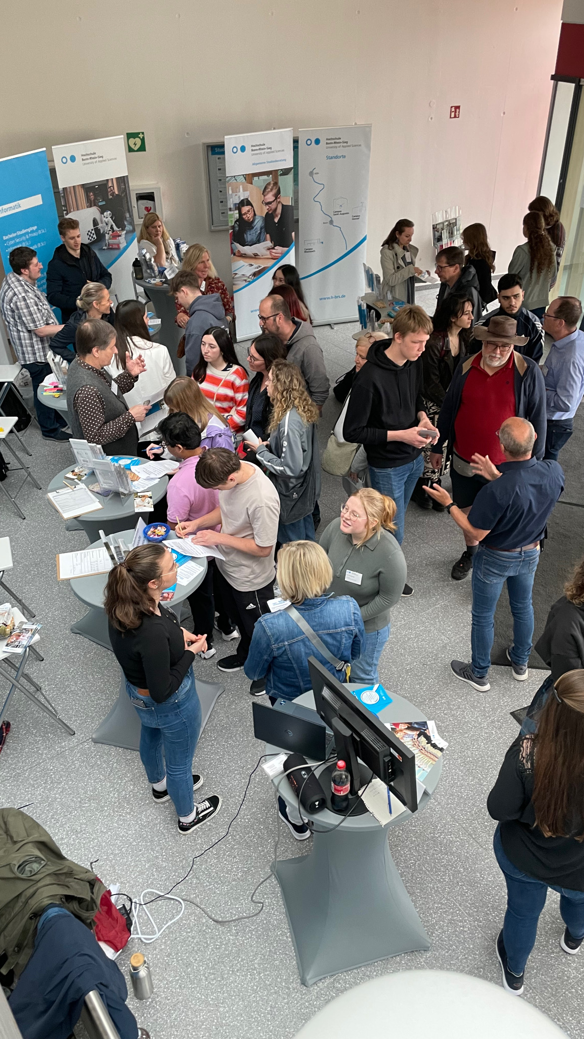 Large number of visitors at the study information day in Rheinbach ...