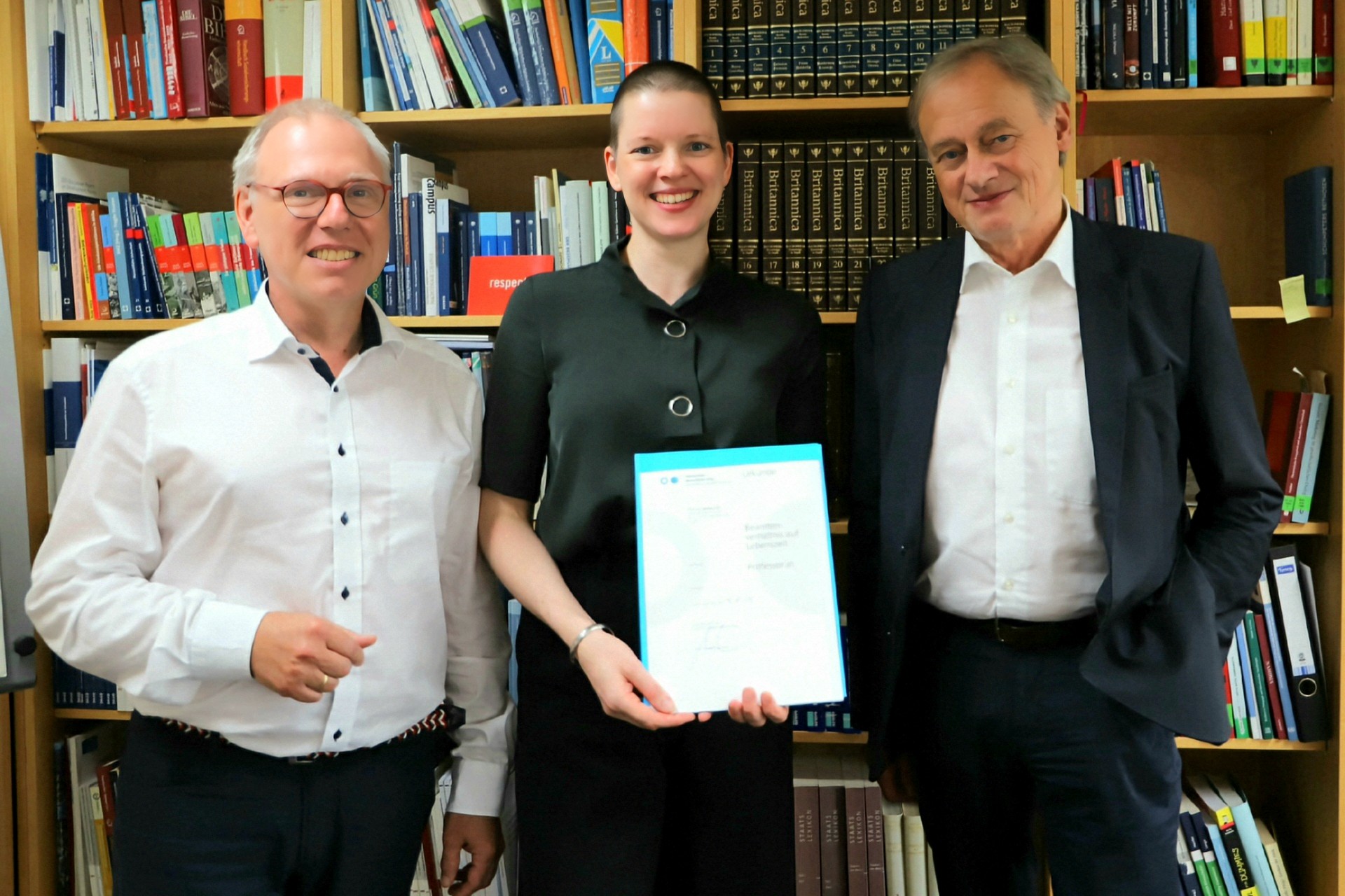 Toni Loh neue:r Professor:in für Angewandte Ethik | Hochschule Bonn ...