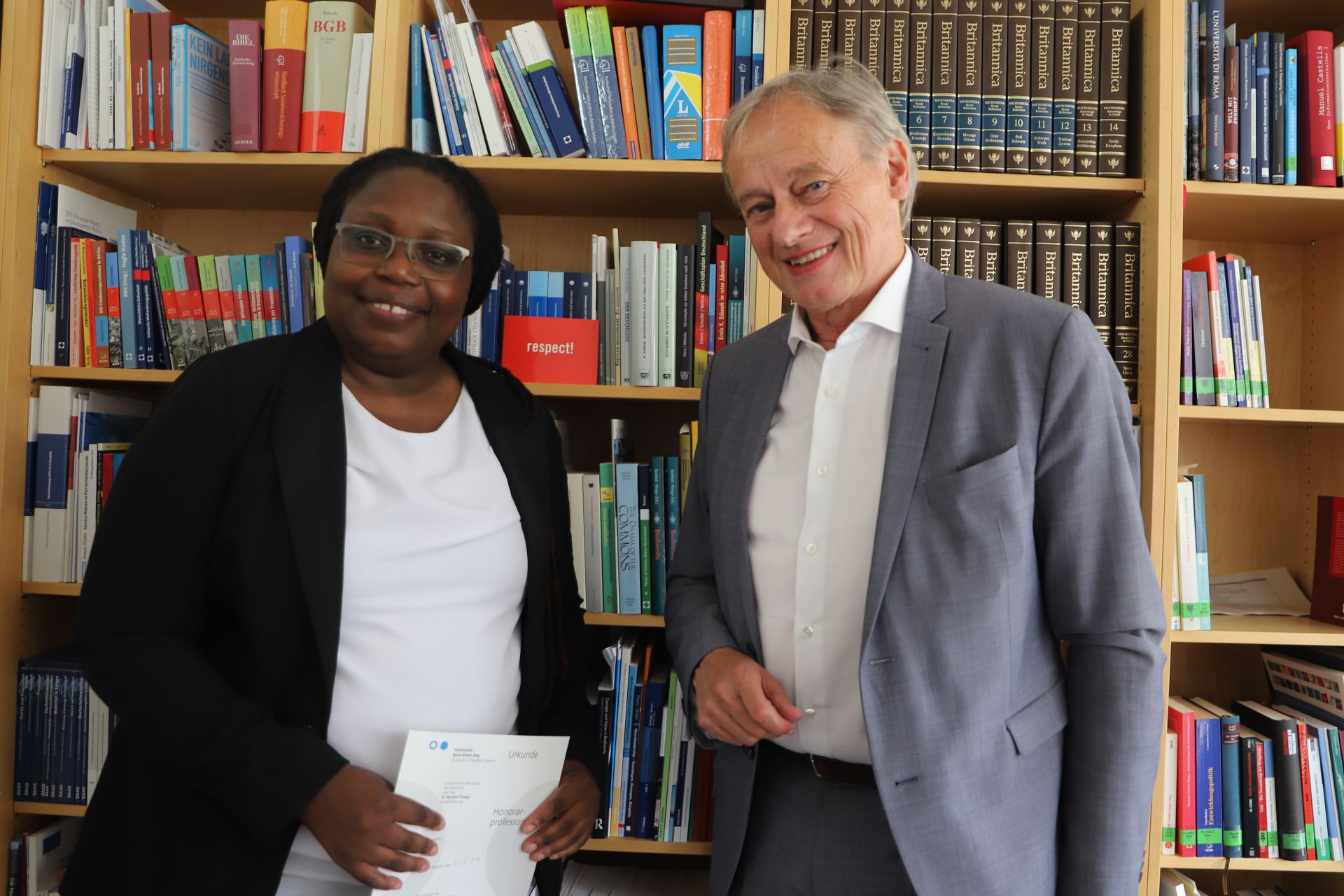 Dr. Nyasha Tirivayi neue Honorarprofessorin am FB 06 | Hochschule Bonn ...